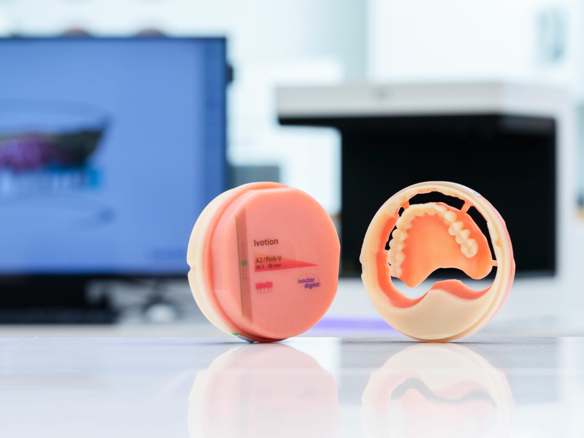 Ivotion Denture System Day con l'uso del software Exocad®. Mill o Print ...